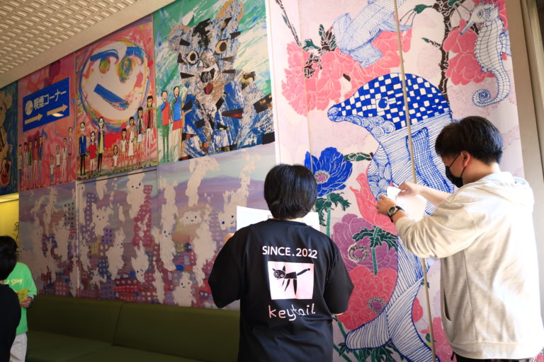 市役所に展示されています！ - 就労継続支援B型かぎしっぽ